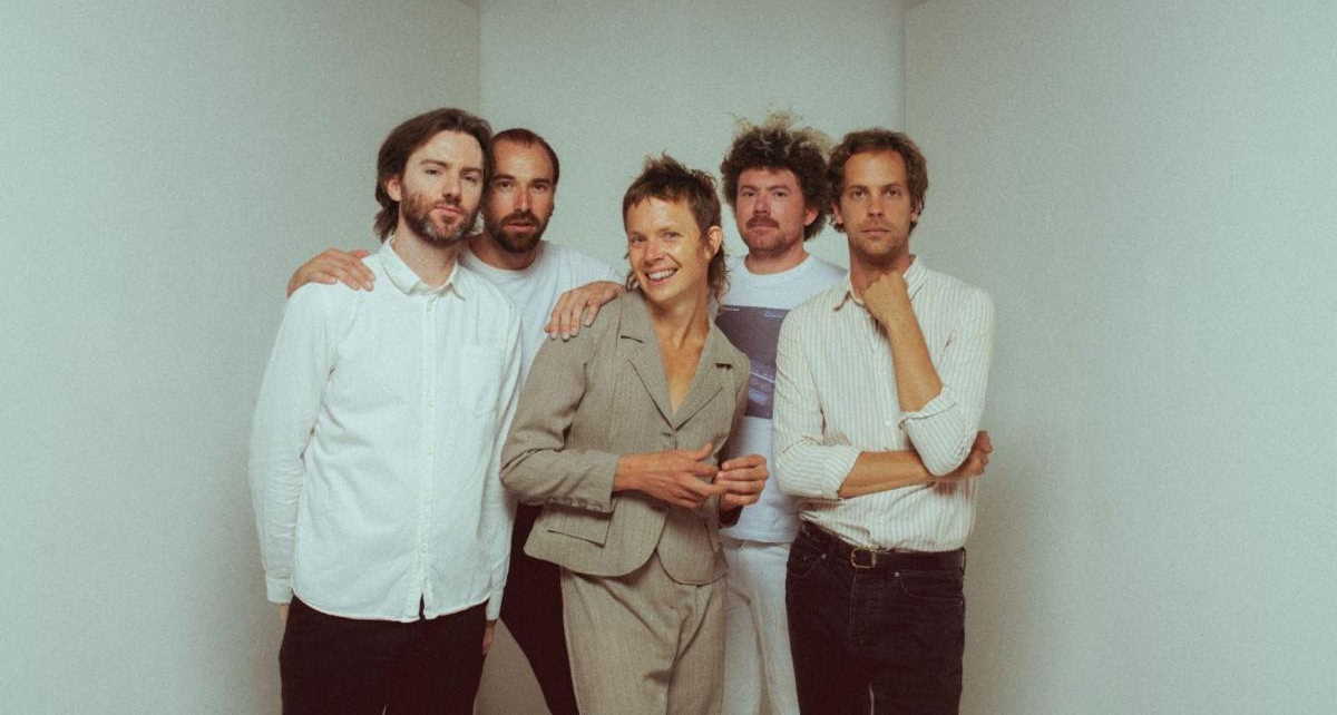 Nick Allbrook talks on Ponds new single 'Lights of Leeming' - 2SER